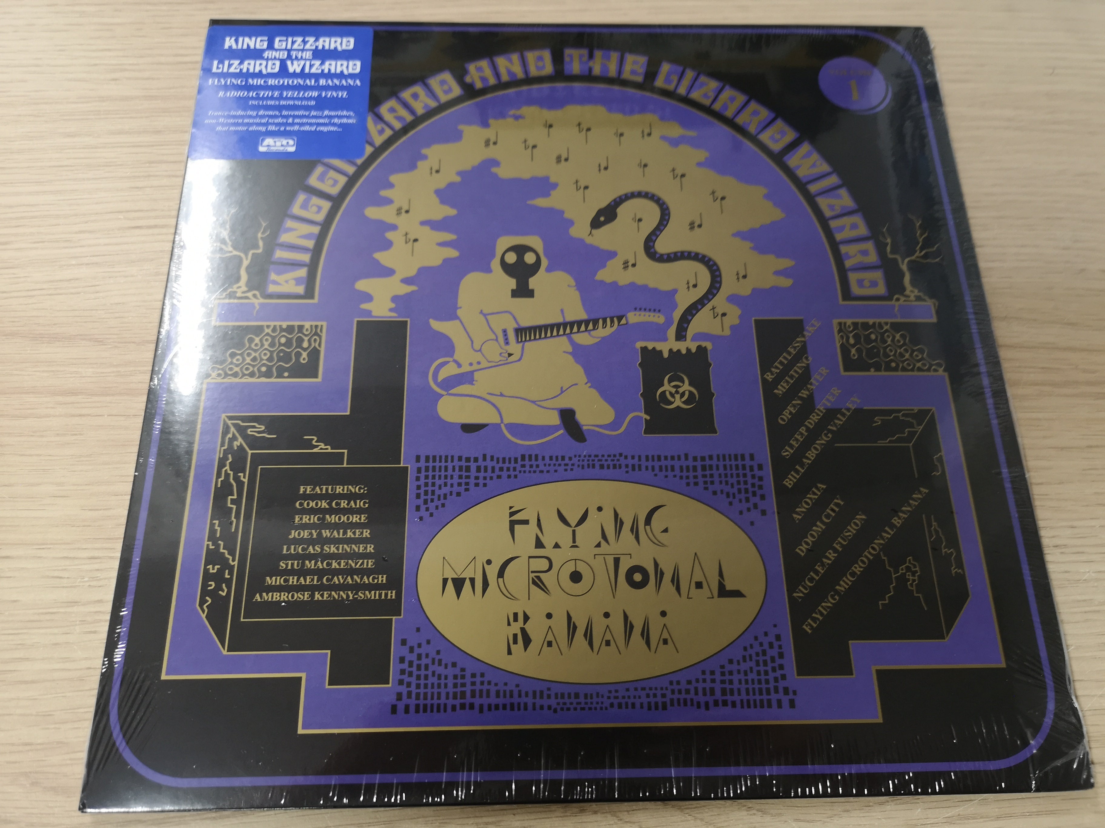 King Gizzard and the Lizard Wizard "Flying Microtonal Banana" Yellow V – bassin-maquette