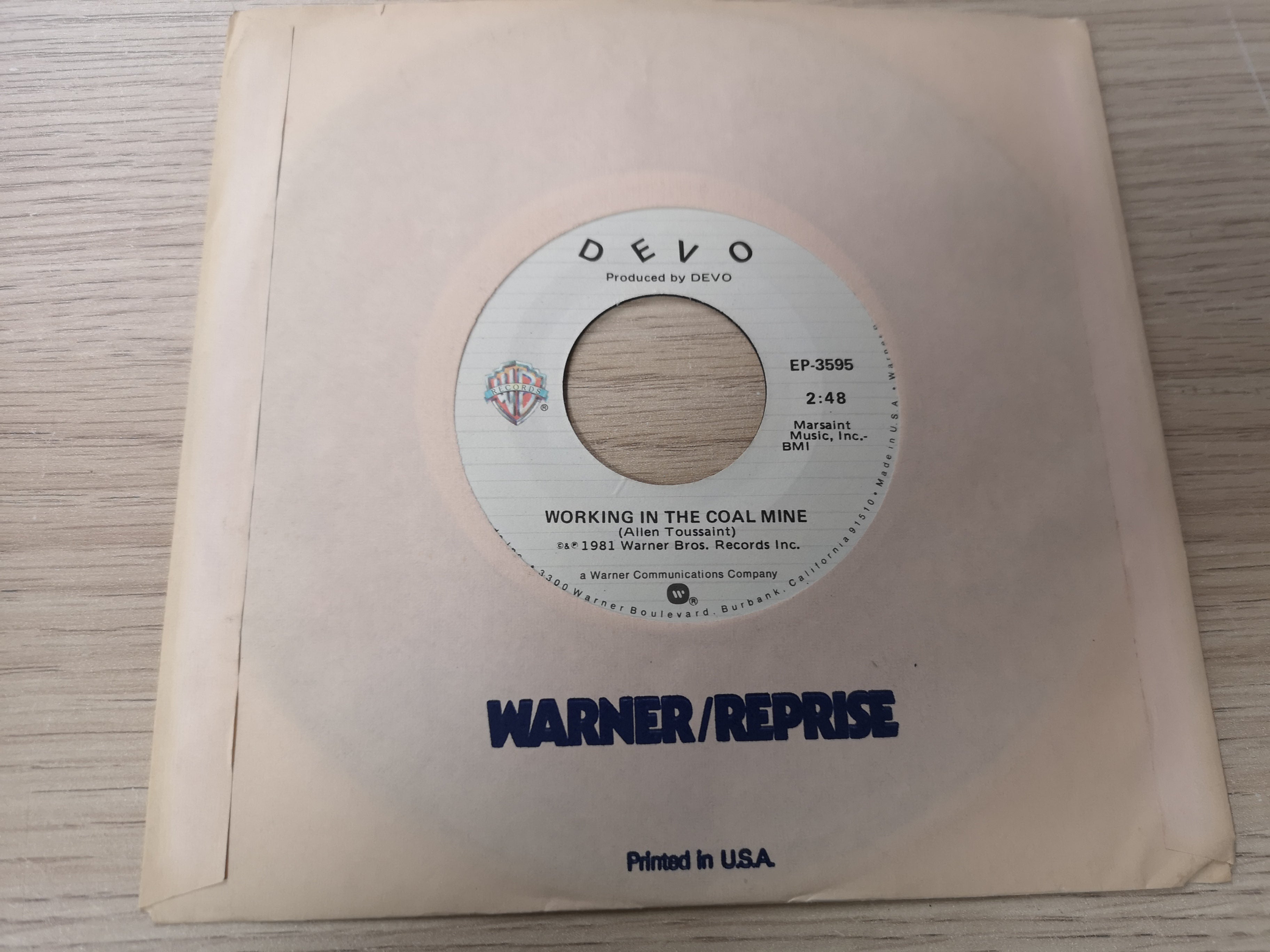 Devo "Working In The Coal Mine" Orig US 1981 M- (7" Single) – bassin ...